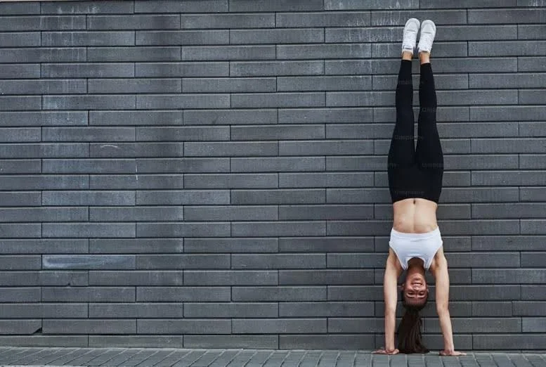 How to do a handstand: get your first handstand in 30 days